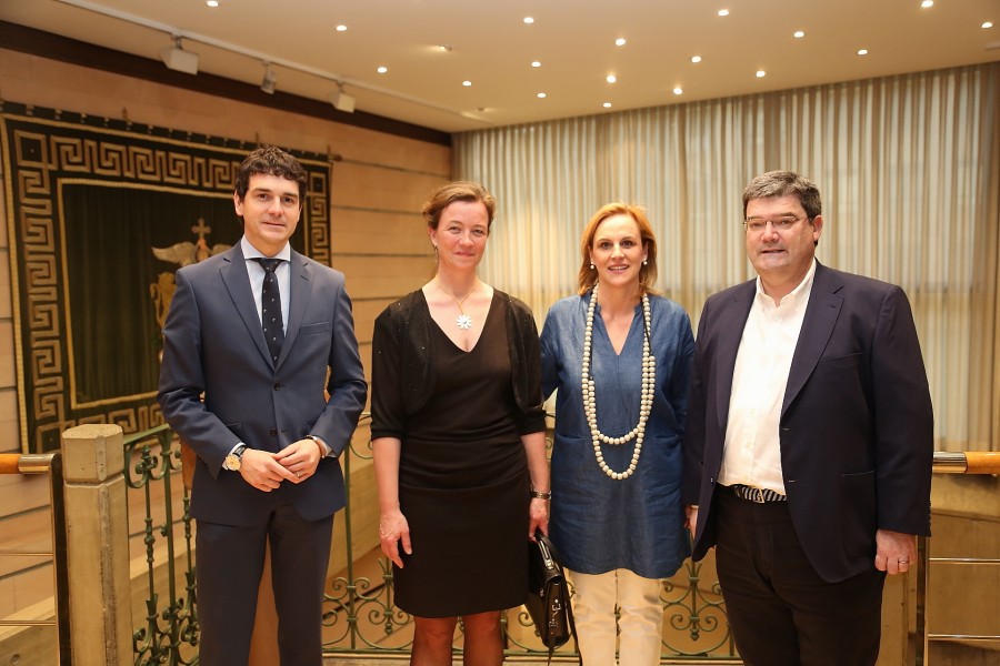 Itxaso Atutxa y Tina French Nielsen mantienen un encuentro en Sabin Etxea